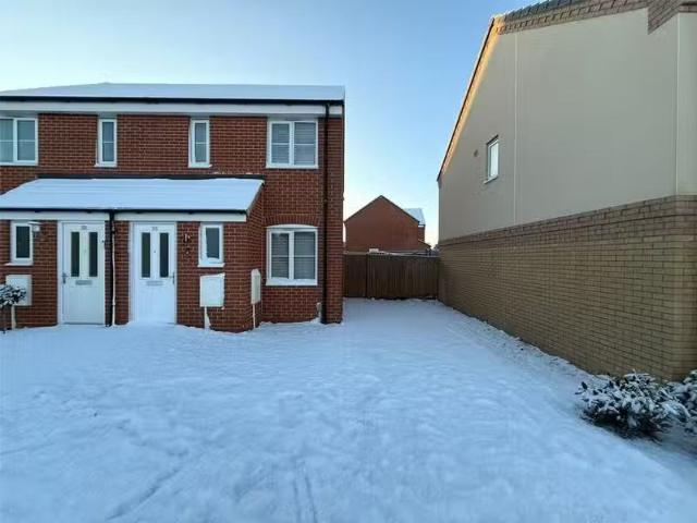 2 bedroom Semi Detached House to rent, Lyncoln Drive, Oulton.