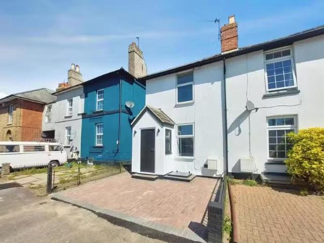 2 bedroom Semi Detached House to rent, London Road, Teynham, M.