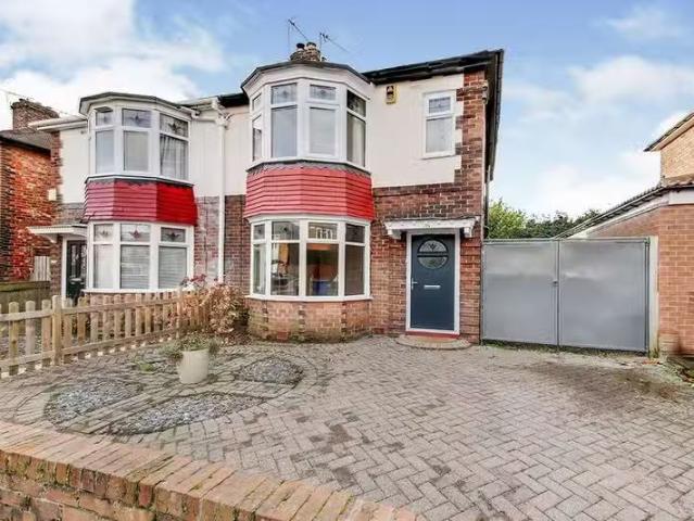 2 bedroom Semi Detached House to rent, Park Avenue, Gosforth.