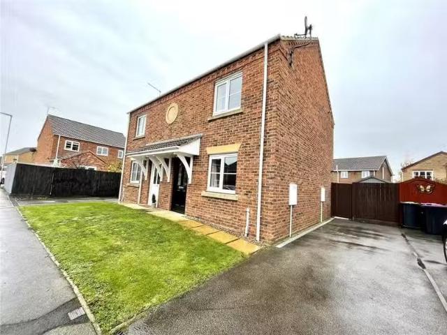 2 bedroom Semi Detached House to rent, Post Mill Close, North.