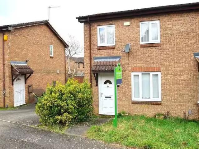 2 bedroom Semi Detached House to rent, Richard Close, Ketterin.