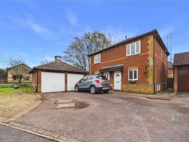 2 bedroom Semi Detached House to rent, Rochelle Way, Duston, N.