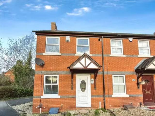 2 bedroom Semi Detached House to rent, Stonebridge Close, Telf.