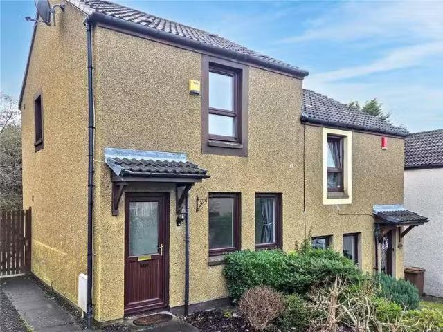 2 bedroom Semi Detached House to rent, Strathbeg Drive, Dalget.