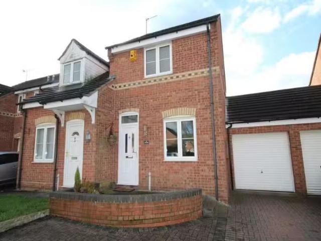2 bedroom Semi Detached House to rent, Waterside, Longford, CV.