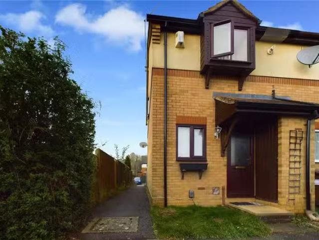 2 bedroom Semi Detached House to rent, Woodpecker Way, Northam.