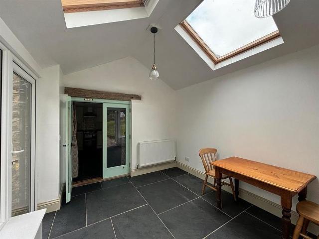 2 bedroom semi detached house to rent