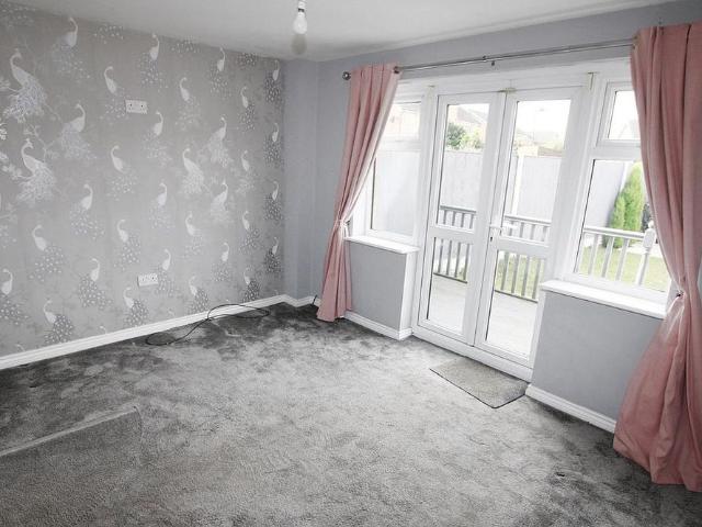 2 bedroom semi detached house to rent
