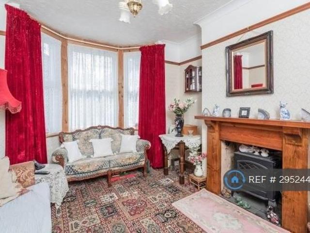 2 bedroom semi detached house to rent