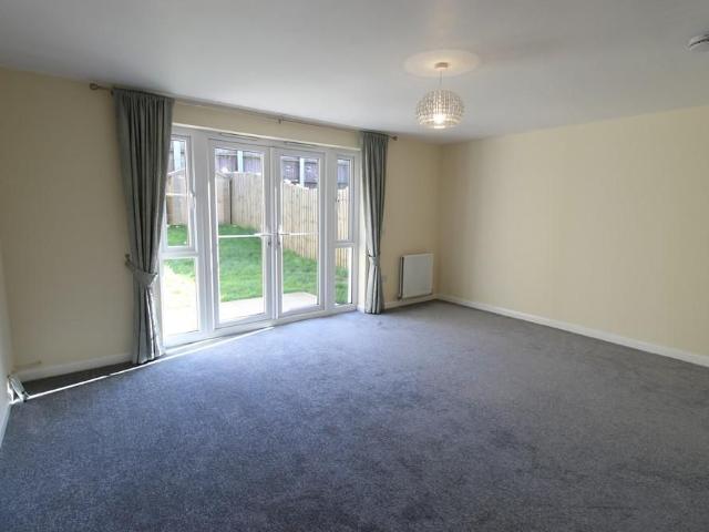 2 bedroom semi detached house to rent