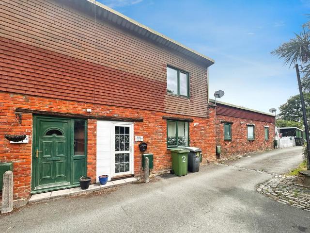 2 bedroom semi detached house to rent