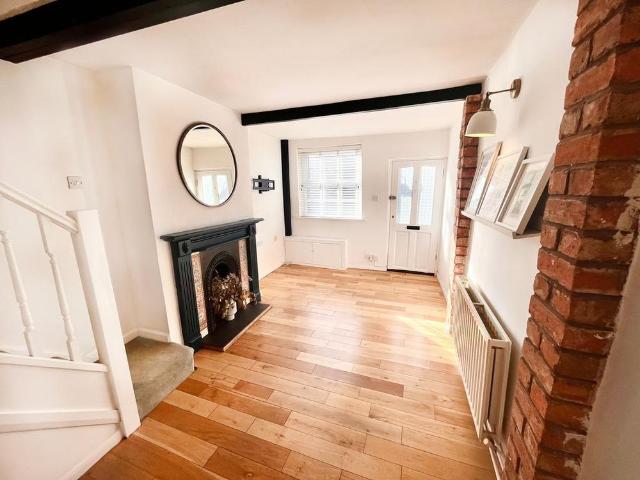 2 bedroom semi detached house to rent