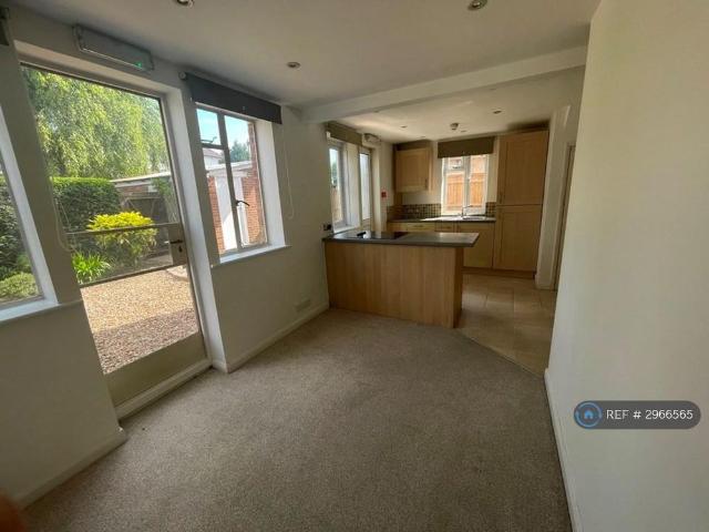 2 bedroom semi detached house to rent
