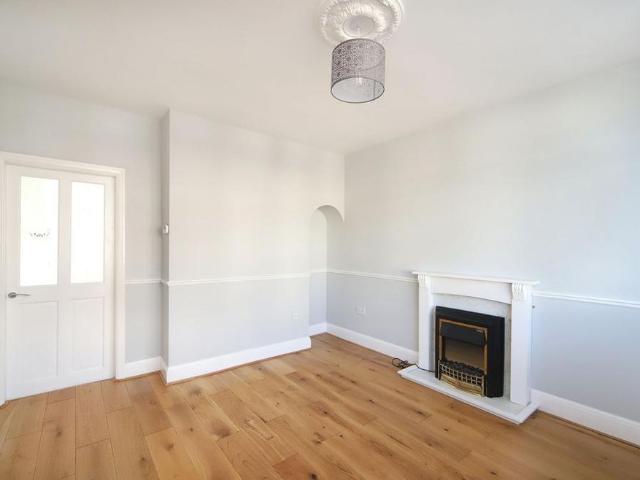 2 bedroom semi detached house to rent
