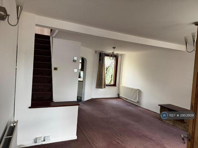 2 bedroom semi detached house to rent