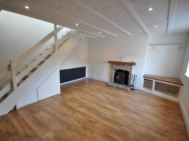 2 bedroom semi detached house to rent