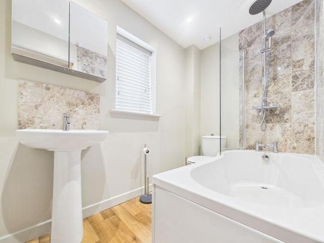 2 bedroom semi detached house to rent