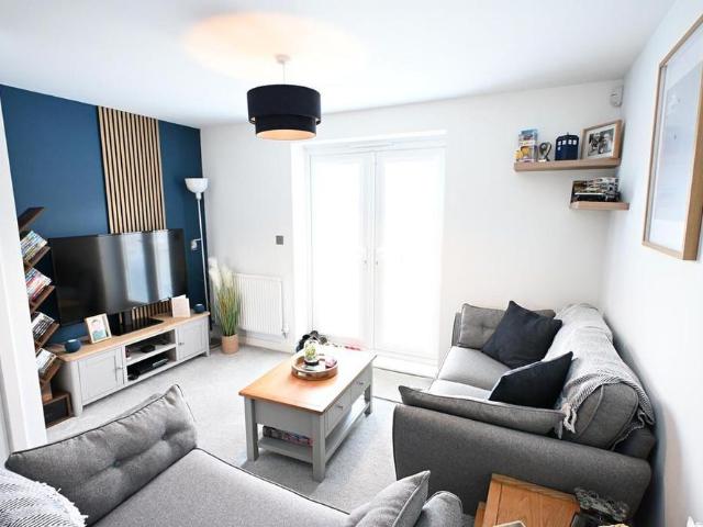 2 bedroom semi detached house to rent
