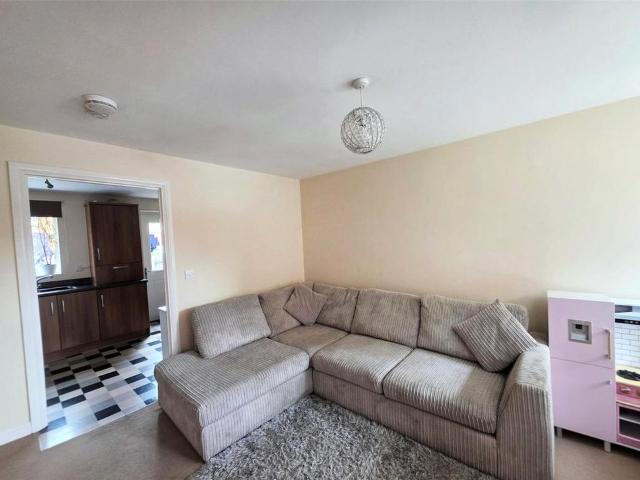 2 bedroom semi detached house to rent