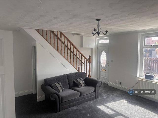 2 bedroom semi detached house to rent