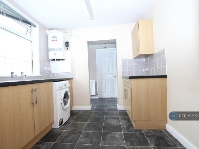 2 bedroom semi detached house to rent