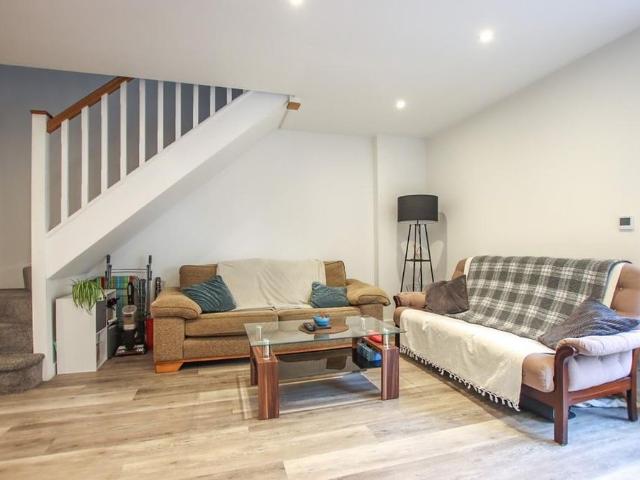 2 bedroom semi detached house to rent