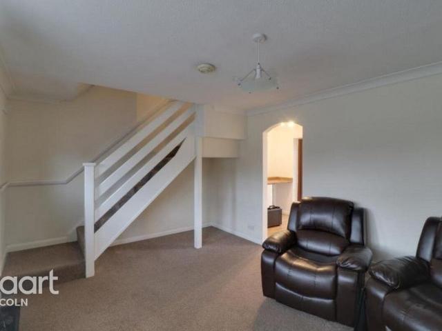 2 bedroom semi detached house to rent