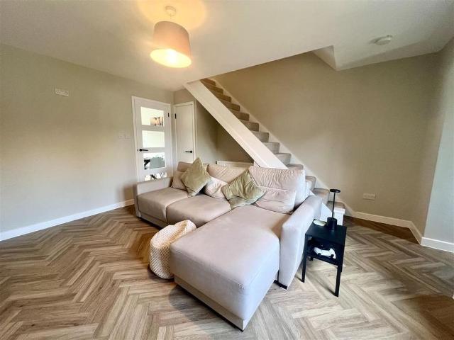 2 bedroom semi detached house to rent