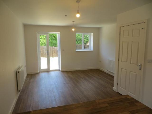 2 bedroom semi detached house to rent