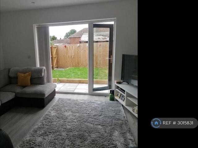 2 bedroom semi detached house to rent