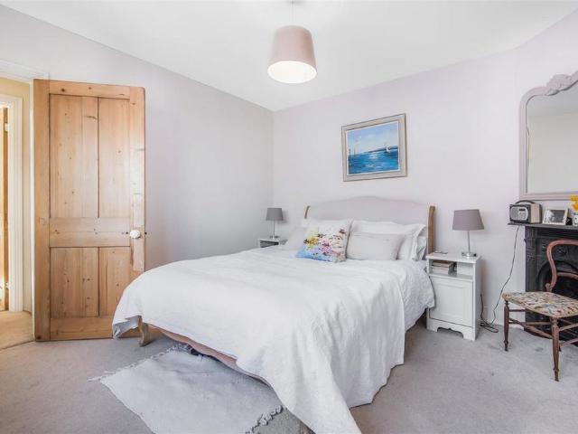 2 bedroom semi detached house to rent