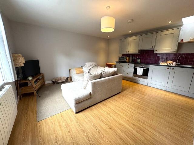 2 Bedroom Semi Detached House To Rent