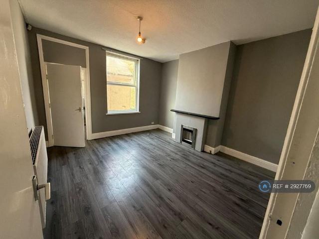 2 bedroom semi detached house to rent