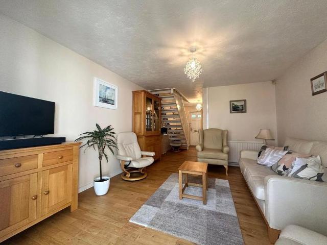 2 bedroom semi detached house to rent