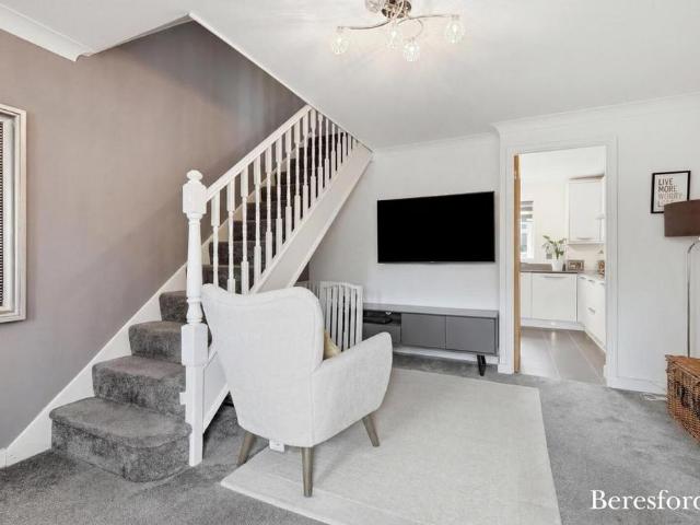 2 bedroom semi detached house to rent