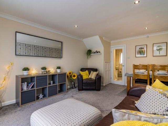 2 bedroom semi detached house to rent