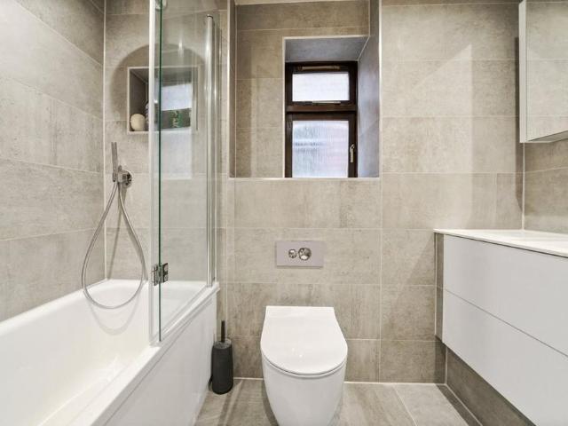 2 bedroom semi detached house to rent