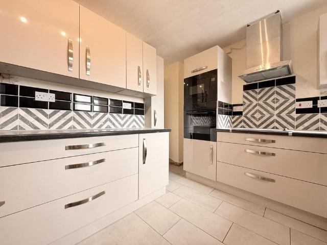 2 bedroom semi detached house to rent