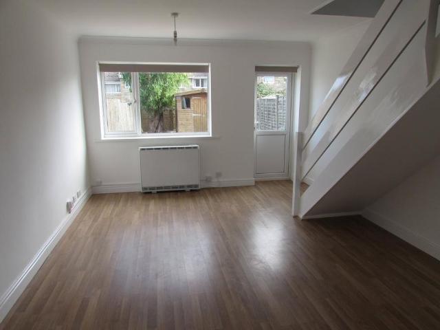 2 bedroom semi detached house to rent