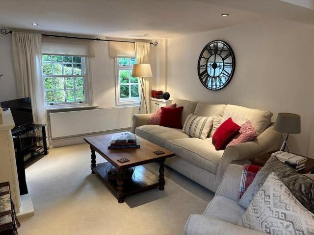 2 bedroom semi detached house to rent