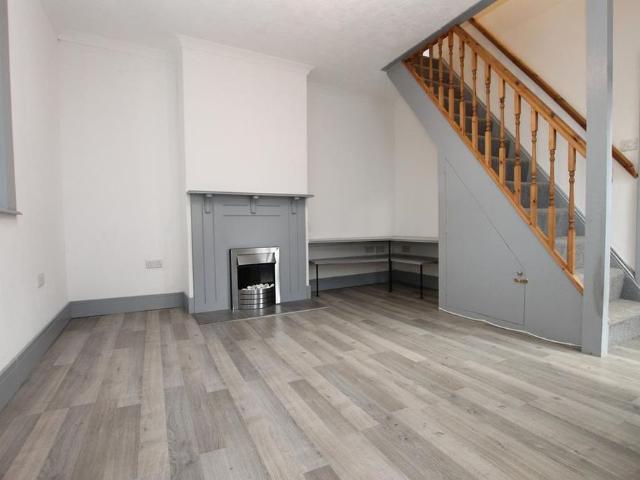 2 bedroom semi detached house to rent