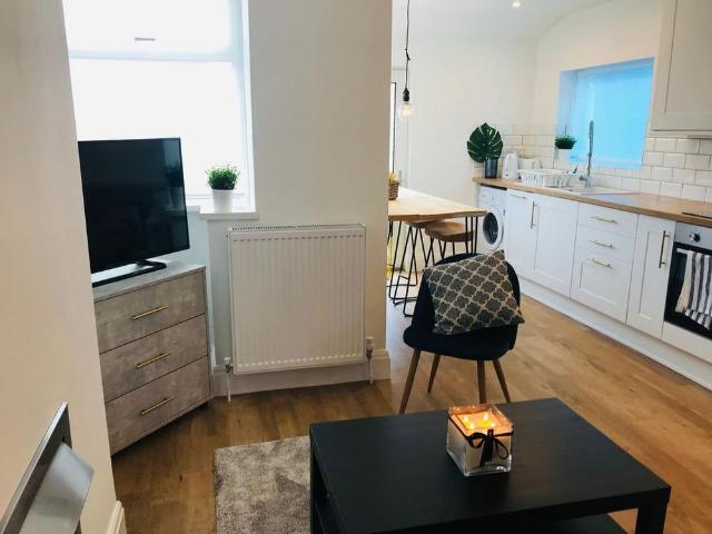 2 bedroom semi detached house to rent