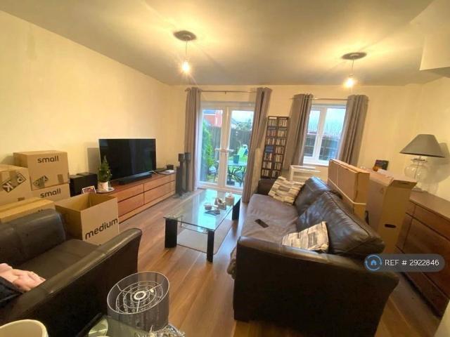2 bedroom semi detached house to rent