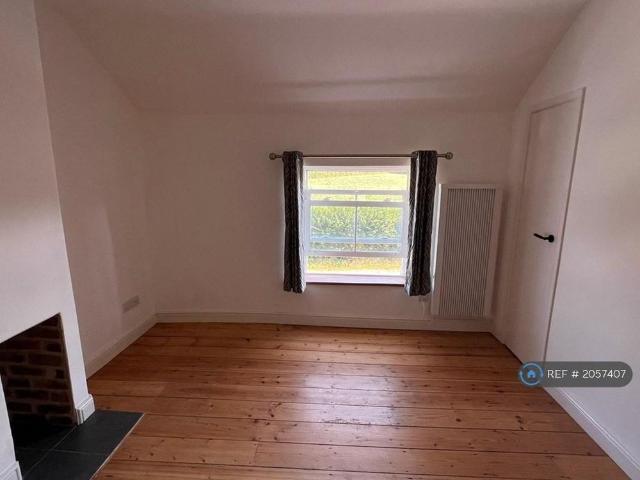 2 bedroom semi detached house to rent