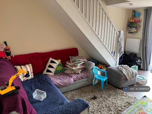 2 bedroom semi detached house to rent