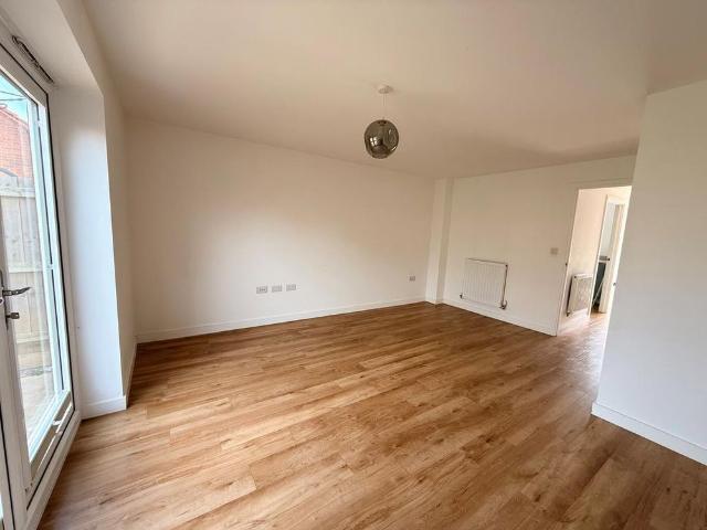 2 bedroom semi detached house to rent
