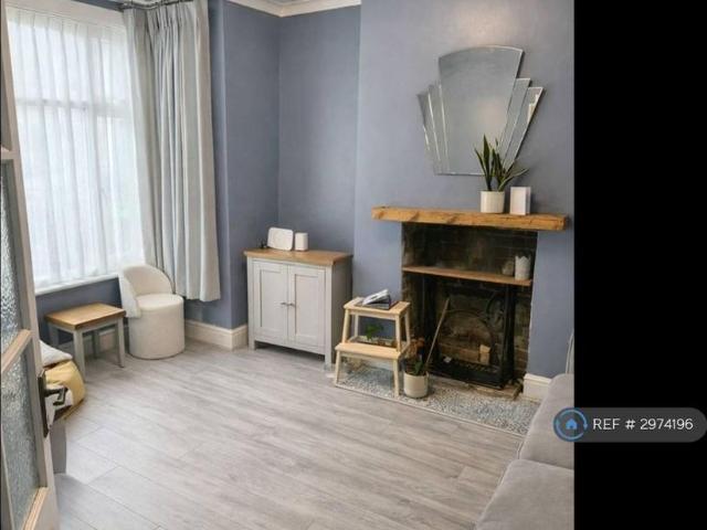 2 bedroom semi detached house to rent