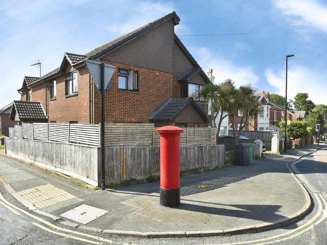 2 bedroom semi detached house to rent