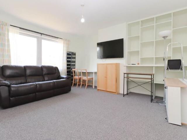 2 bedroom semi detached house to rent