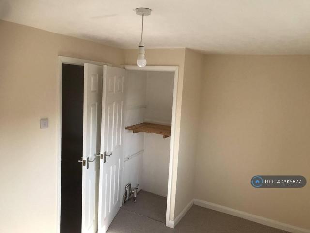 2 bedroom semi detached house to rent